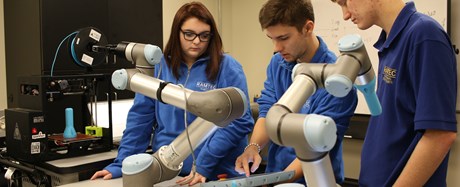 Meet cobots at online events | Universal Robots