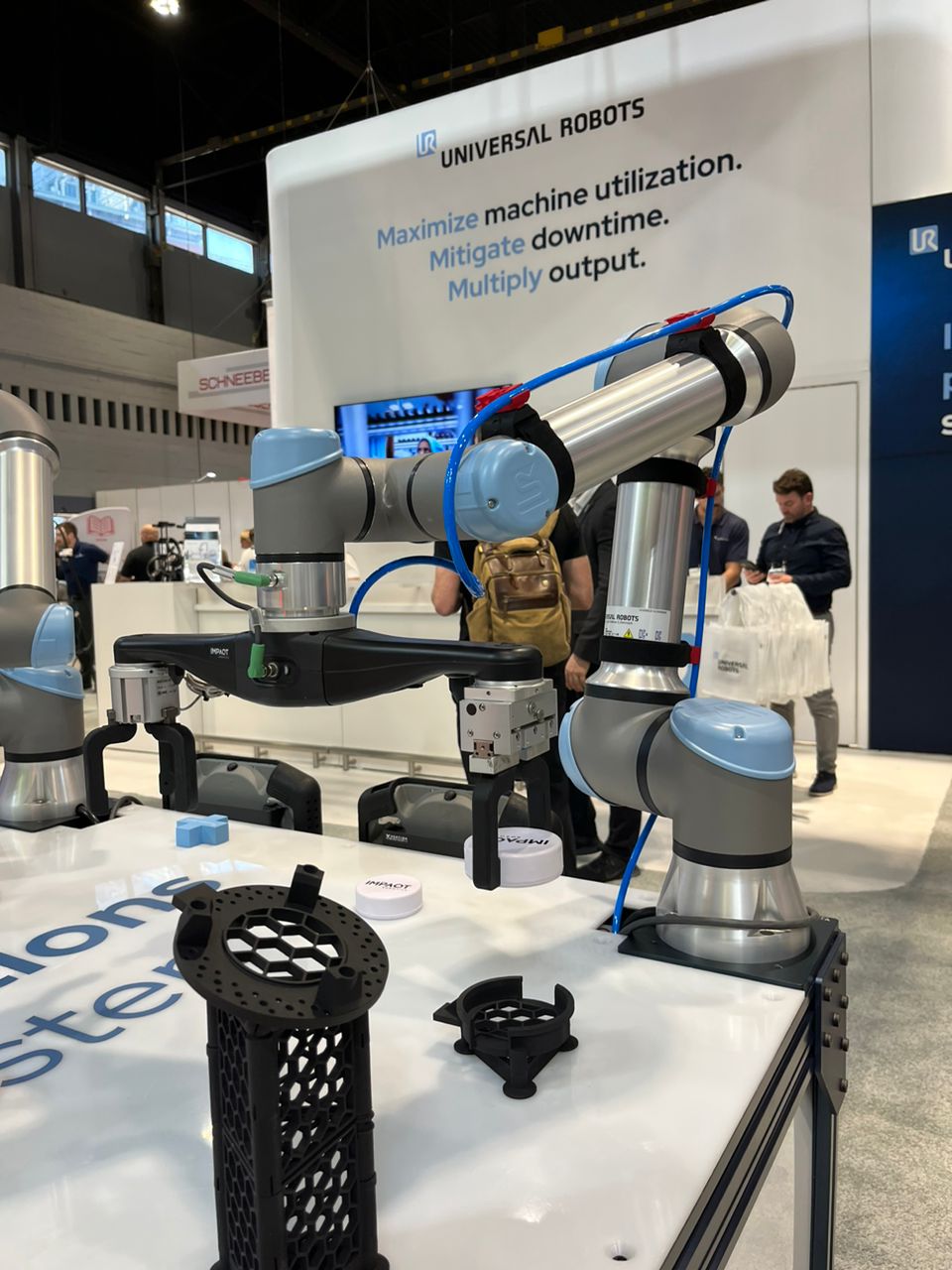 Unlocking Machine Tending Efficiency: Simplifying Automation with pneumagiQ and pneuvaQ for ...