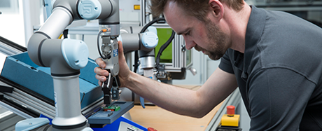 Meet cobots at online events | Universal Robots