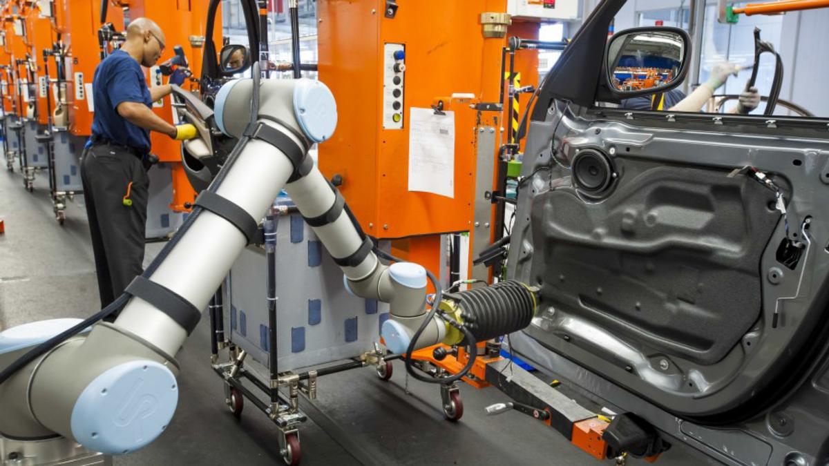 The Cobot Zone: Collaborative Robot Applications in Today's Automotive ...